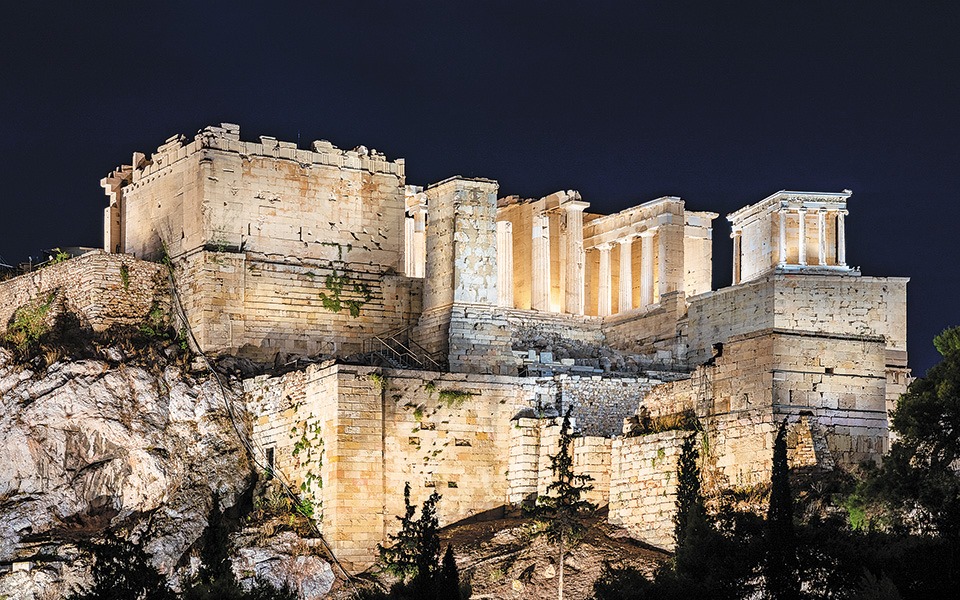 Ιστορία και Μύθοι στη σκιά του Βράχου - Action Plus